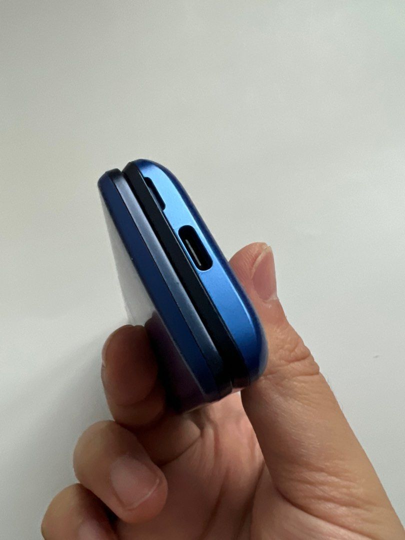 KYOCERA GRATINA KYF39 (navy blue) Japan android flip phone Any sim ...