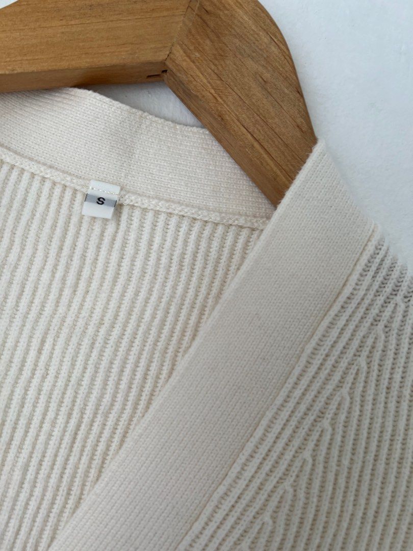 MUJI V NECK CARDIGAN, Women's Fashion, Coats, Jackets and Outerwear on ...
