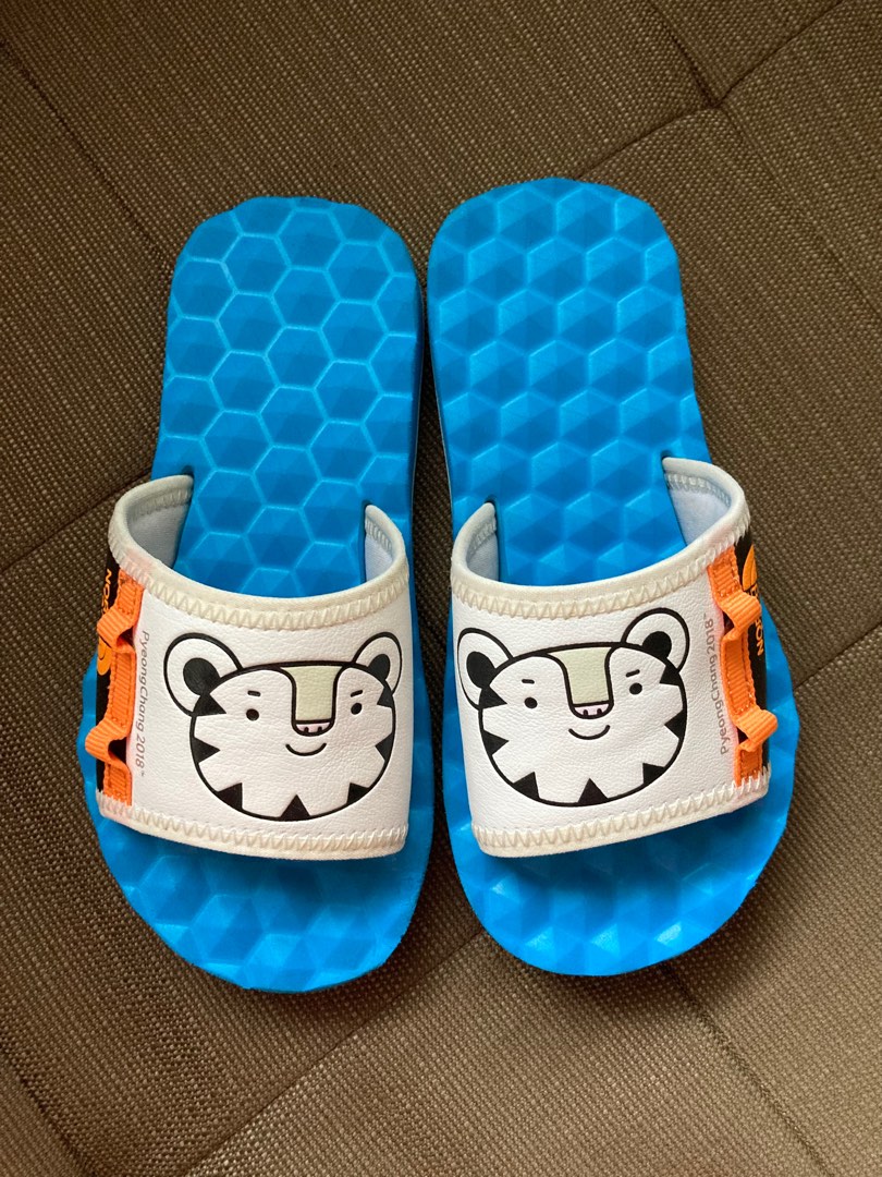NORTH FACE SLIDE, Babies & Kids, Babies & Kids Fashion on Carousell