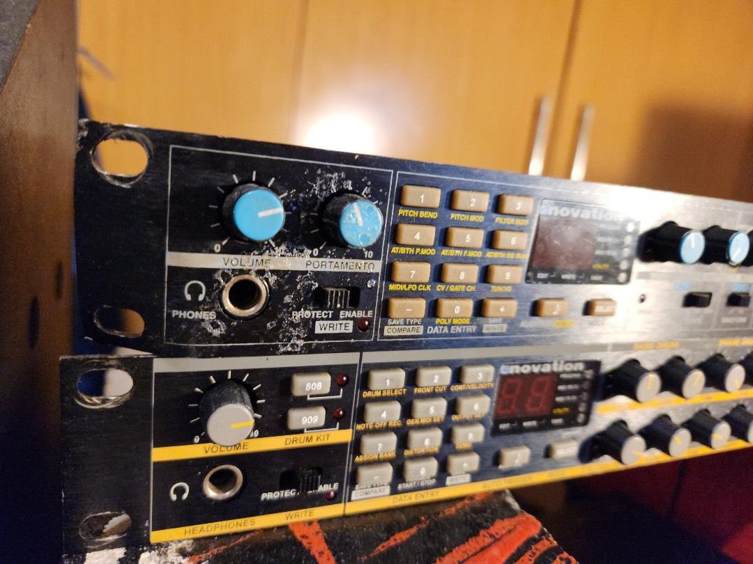 Novations Bass Station I and Novation Drum Stations Rack Analog ...