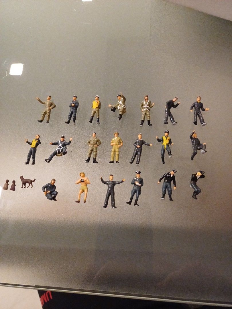 Preiser luftwaffe pilots and ground crew, Hobbies & Toys, Toys & Games ...