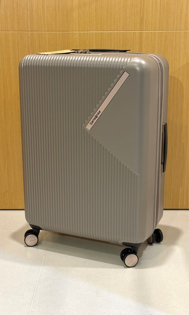 Samsonite Zeltus 69cm travel luggage (worth $670), Hobbies & Toys ...