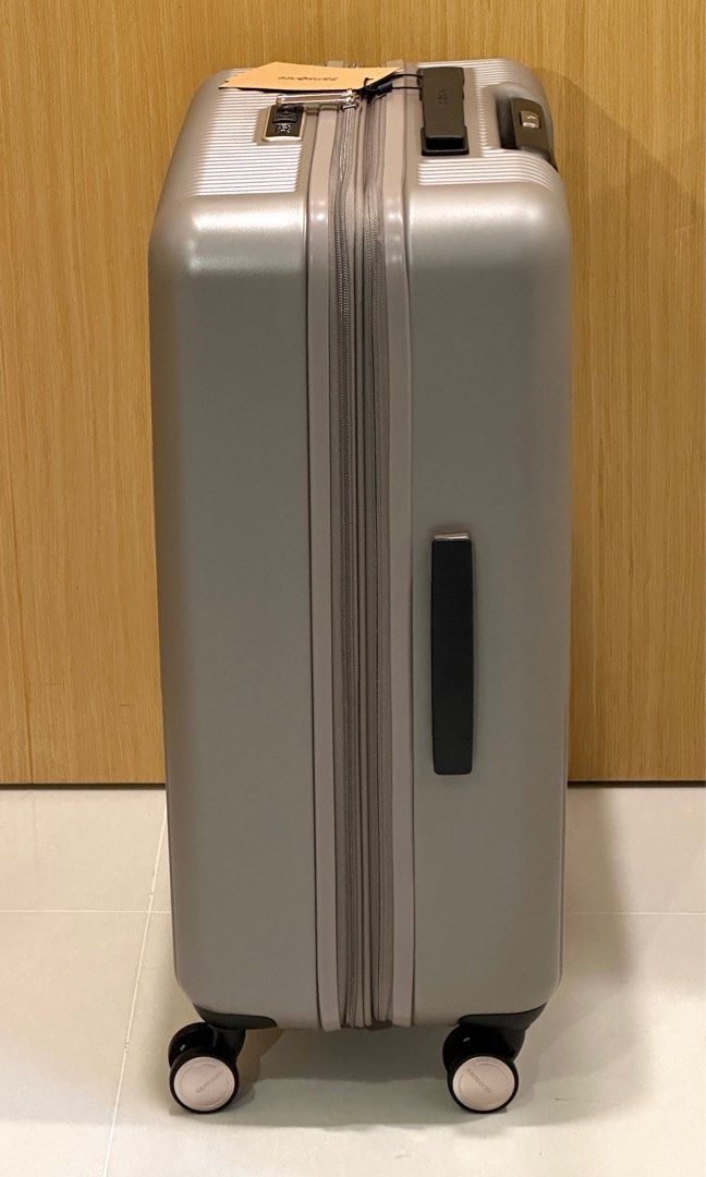 Samsonite Zeltus 69cm travel luggage (worth $670), Hobbies & Toys ...