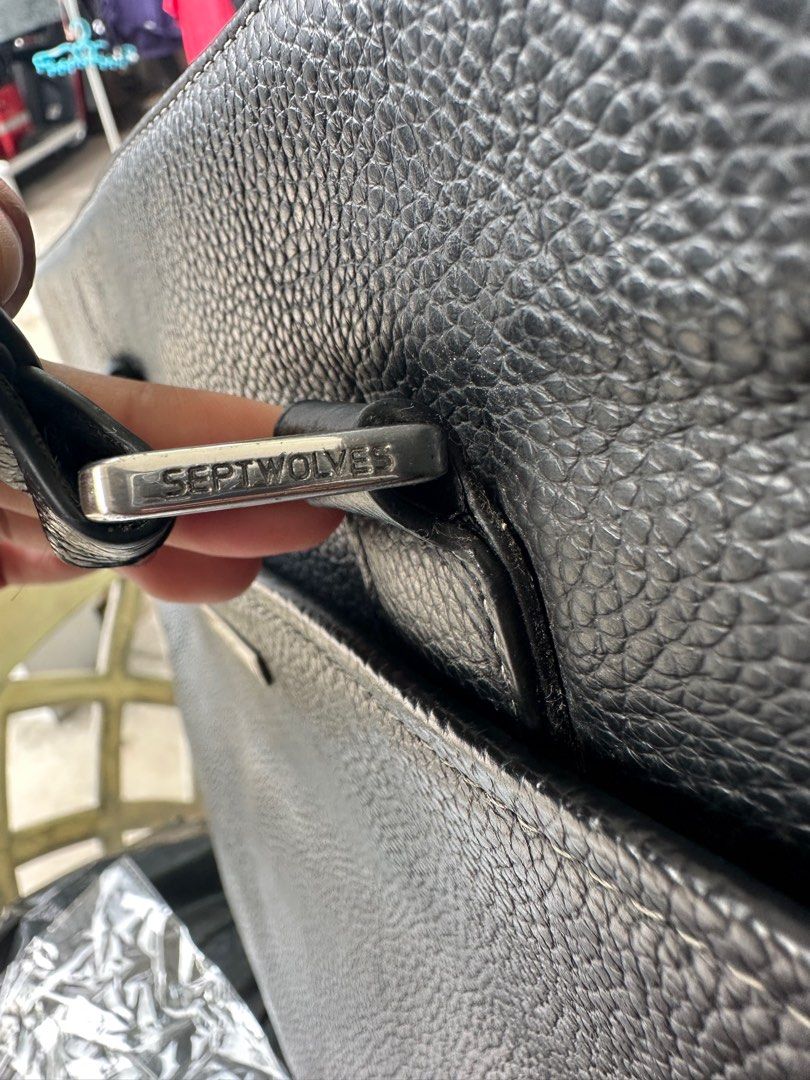 Septwolves bag, Announcements on Carousell