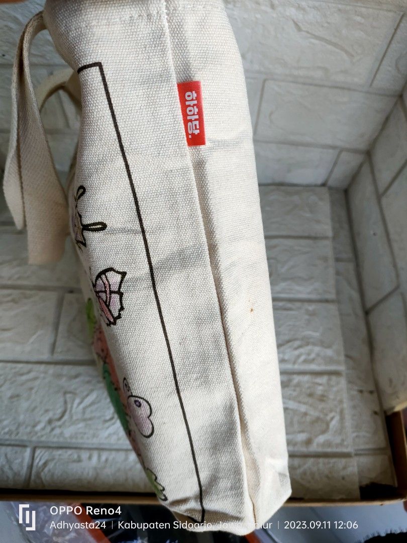 Tas Tote bag lukis, Fesyen Wanita, Tas & Dompet di Carousell