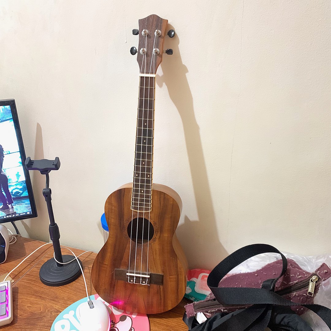 Tenor Ukulele, Hobbies & Toys, Music & Media, Musical Instruments on ...