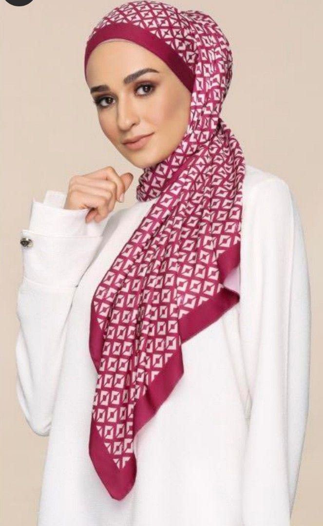 The Waffle Duck shawl in cherry, Women's Fashion, Muslimah Fashion ...