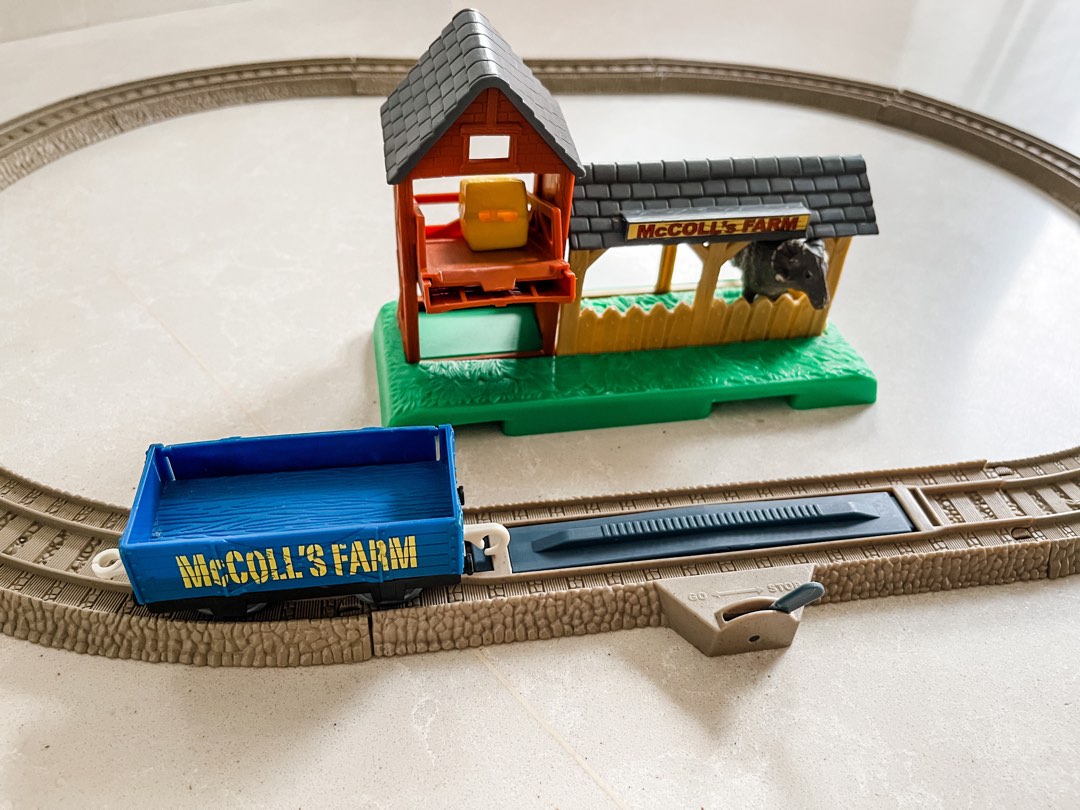 Thomas & Friends Trackmaster Farmer Mccalls Farm, Hobbies & Toys, Toys ...