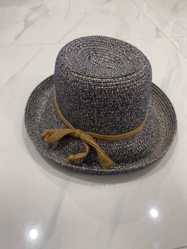 Topi Hat GRAPHIS, Fesyen Wanita, Aksesoris di Carousell