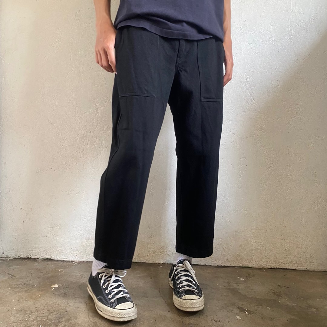 Uniqlo Boxy Crop pants, Men's Fashion, Bottoms, Trousers on Carousell