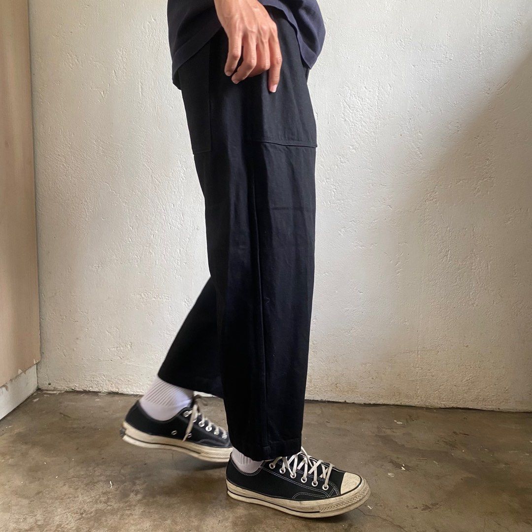 Uniqlo Boxy Crop pants, Men's Fashion, Bottoms, Trousers on Carousell