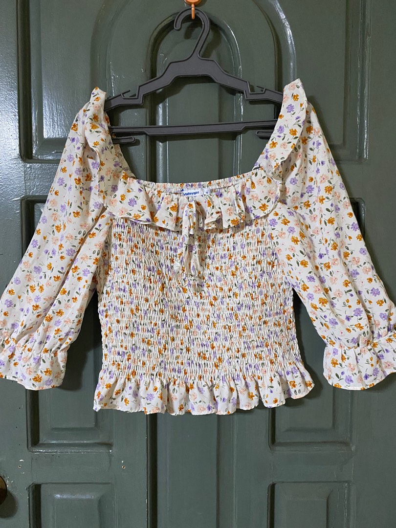 Valleygirl floral smocked top, Women's Fashion, Tops, Blouses on Carousell