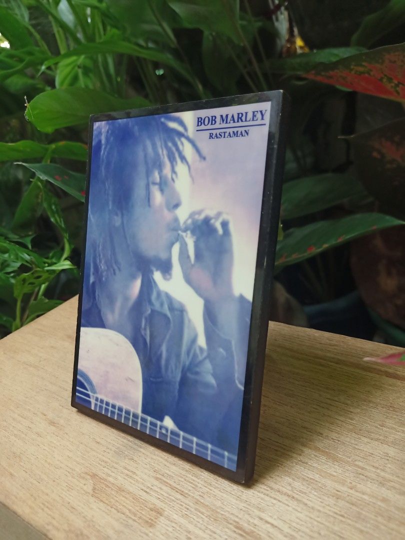 vintage Bob Marley collectible may stand pwede din isabit 300, Hobbies ...