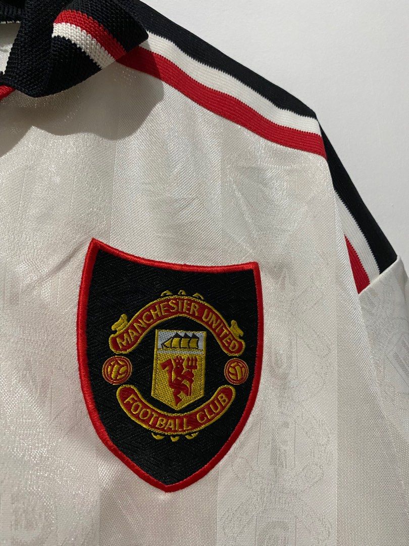 VINTAGE UMBRO MANCHESTER UNITED SHARP VIEWCAM AWAY TREBLE 1999 MAN UTD ...