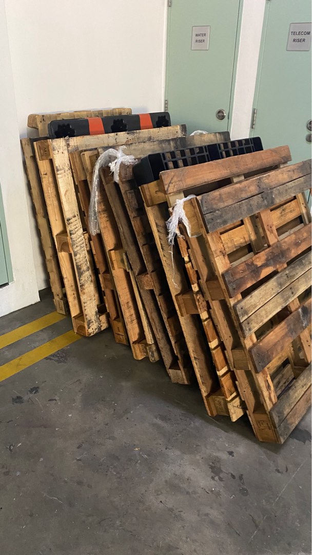 Wooden pallets, Furniture & Home Living, Outdoor Furniture on Carousell