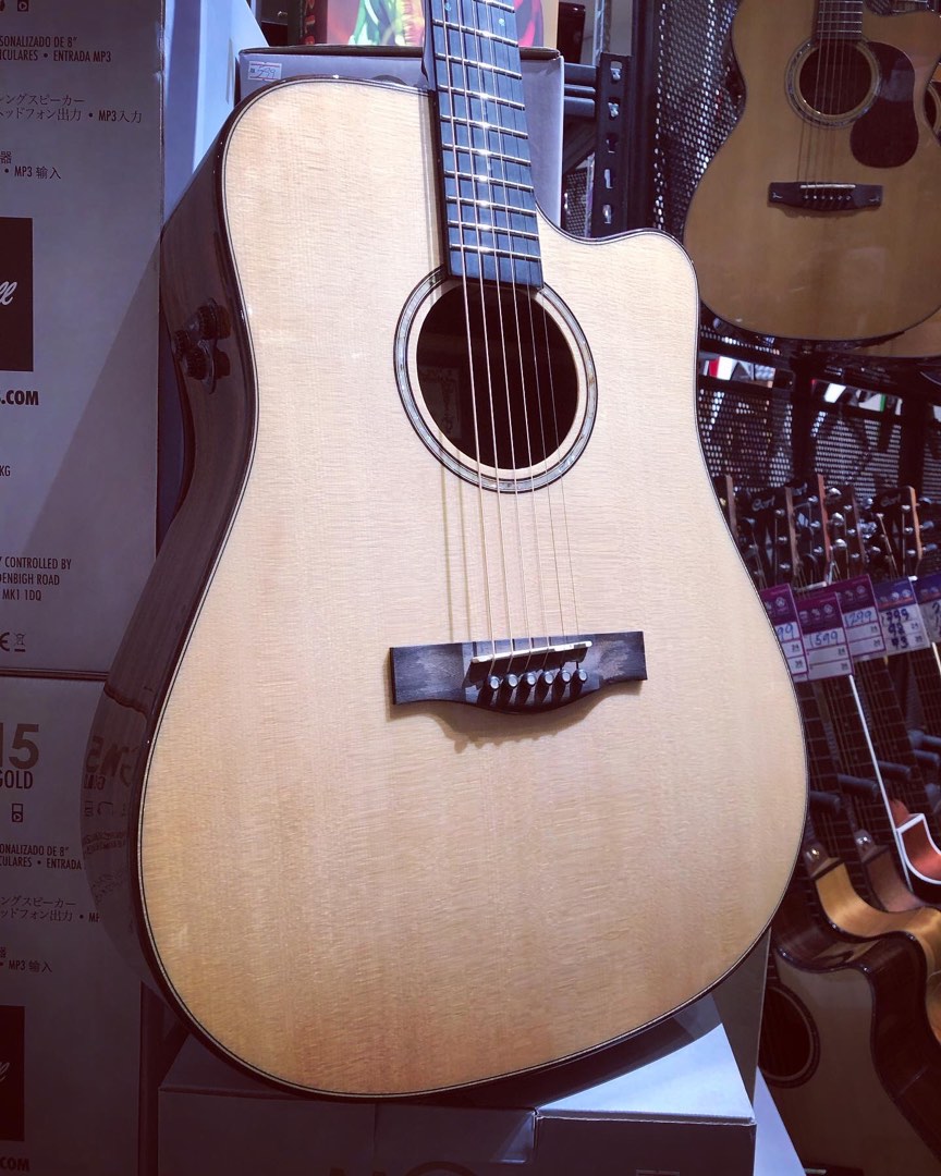AK 620ceq dc FULL SOLID Acoustic Electric Guitar w Bag, Hobbies & Toys ...