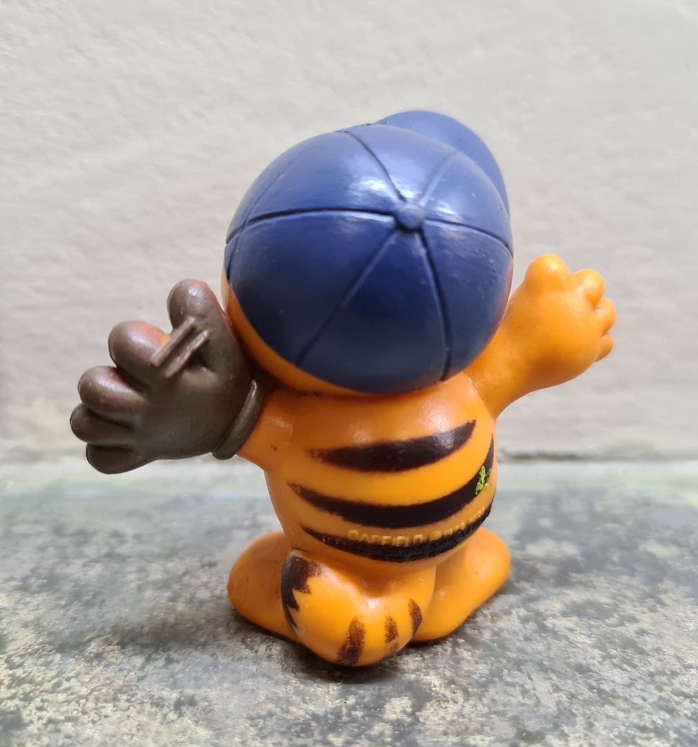 BASEBALL GARFIELD - 1981 United Feature Syndicate PVC Figure (Hong Kong ...
