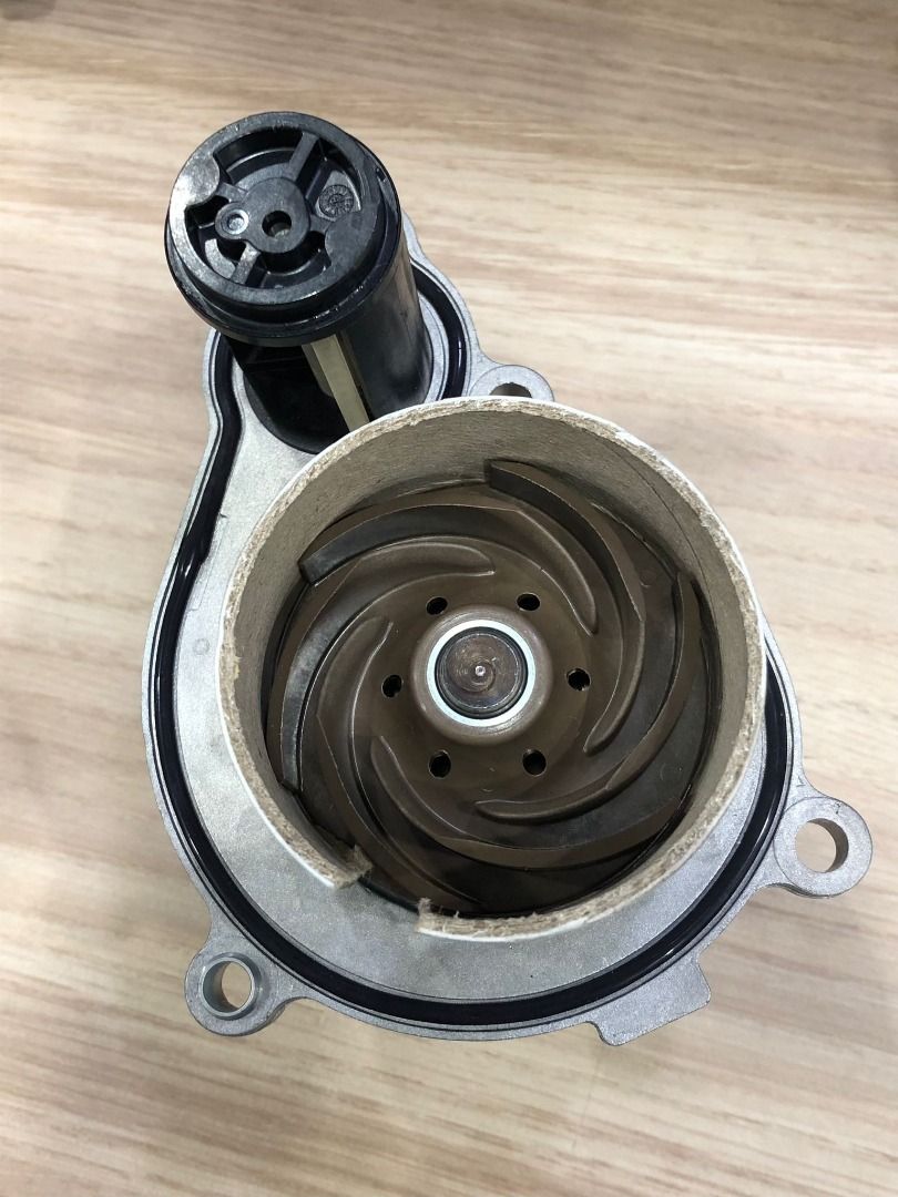 BMW Genuine Water Pump complete with actuator & pulley, Car Accessories ...