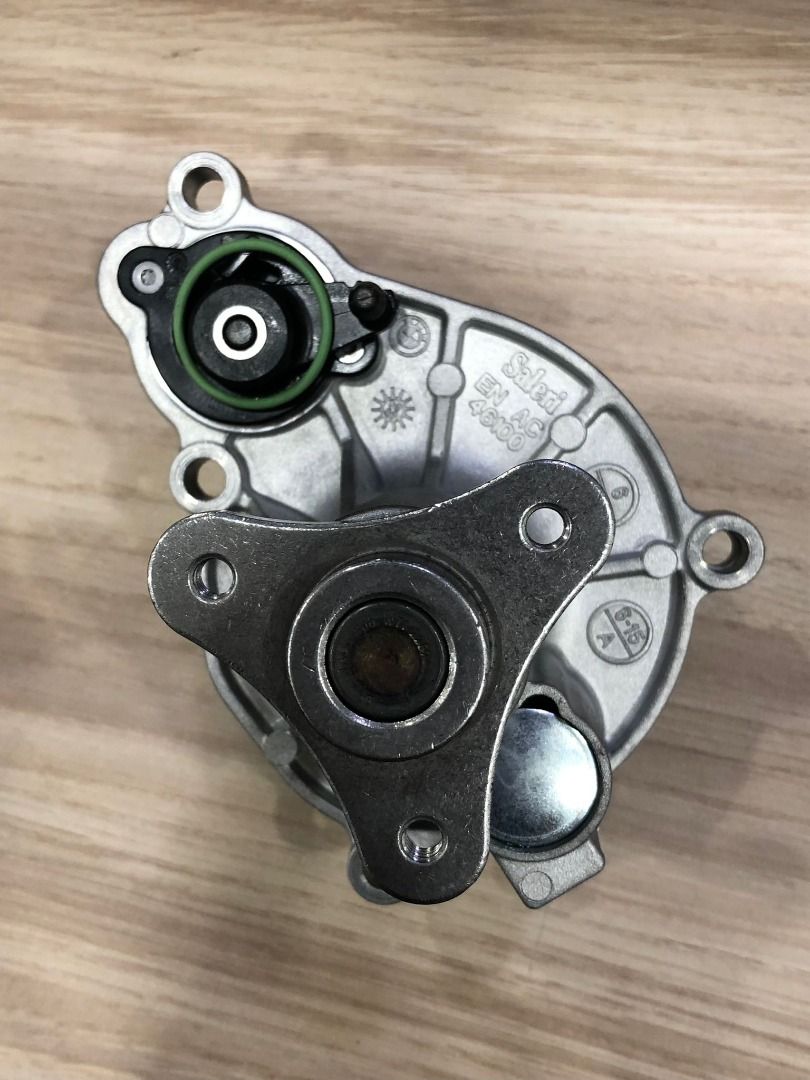 BMW Genuine Water Pump complete with actuator & pulley, Car Accessories ...