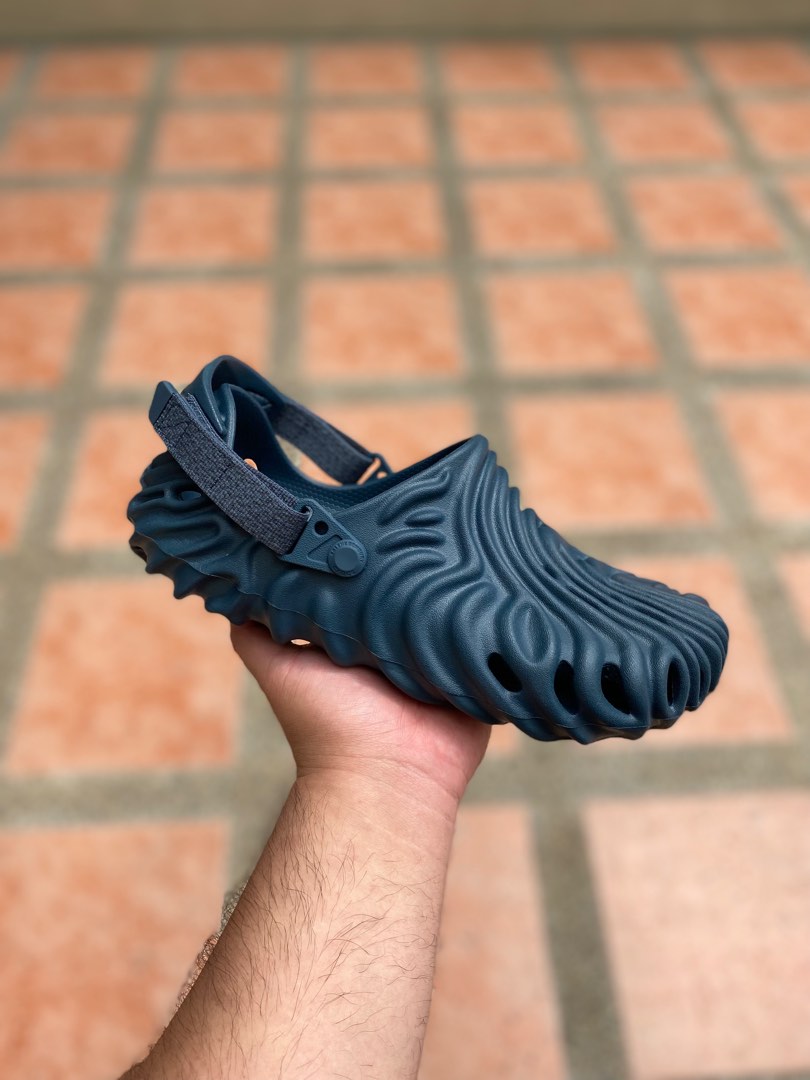 Crocs Sale Bembury Como, Men's Fashion, Footwear, Sneakers on Carousell