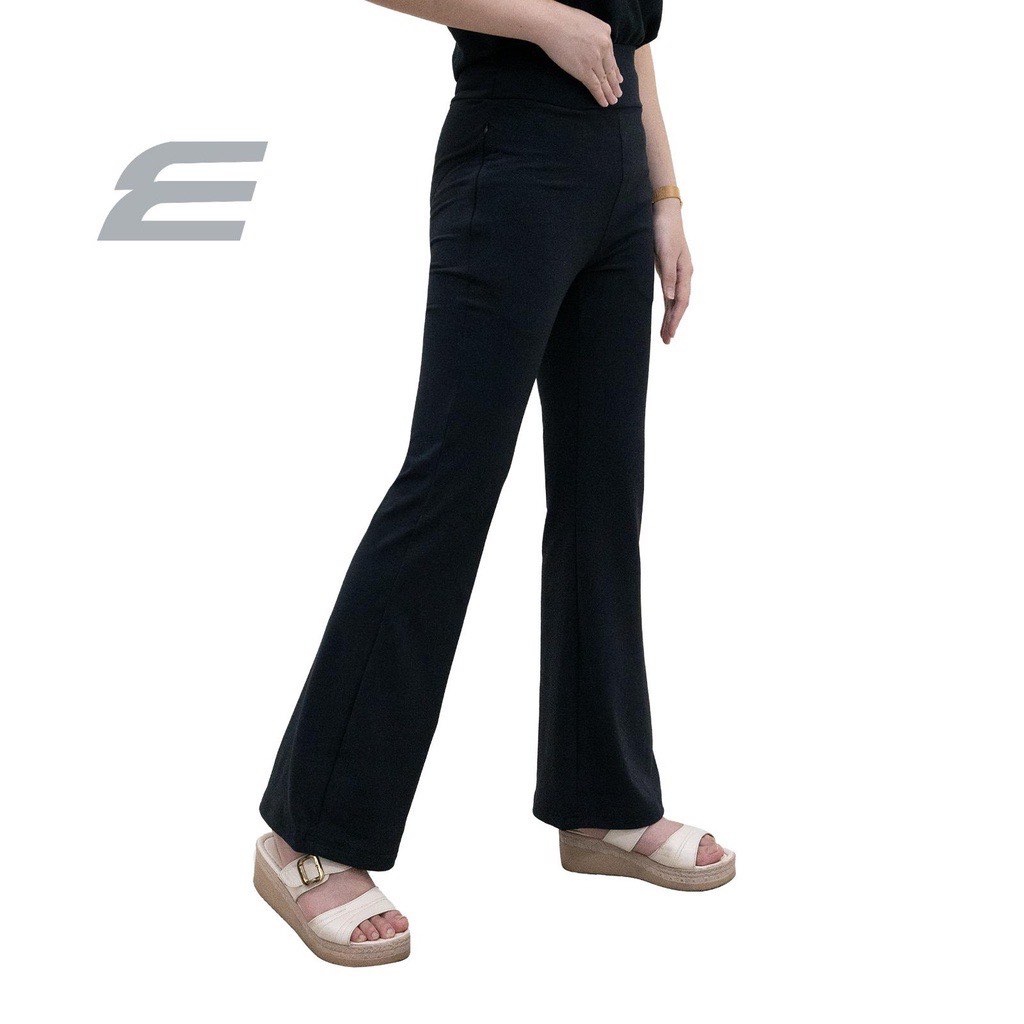 Elgini bootcut sport pants seluar sukan, Women's Fashion, Bottoms ...