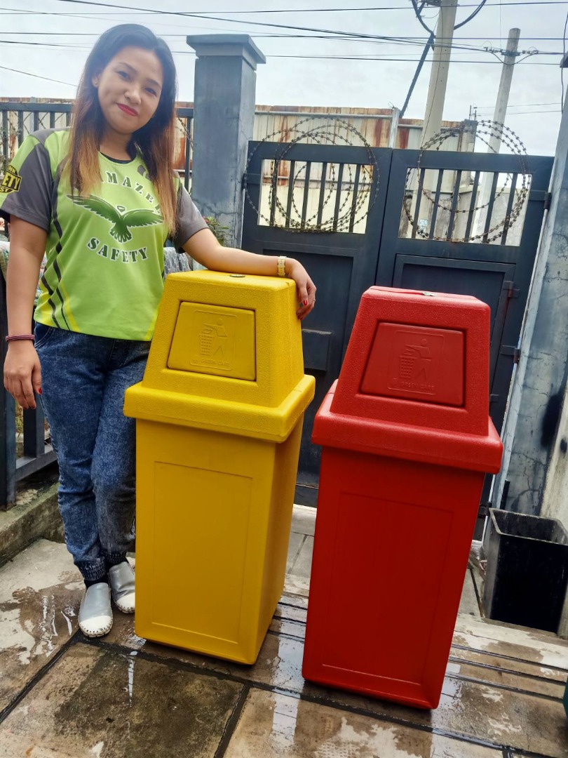 HOODED TRASH BIN MEDIUM, Furniture & Home Living, Cleaning & Homecare ...