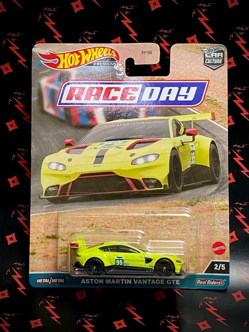 Hot Wheels Race Day > Hotwheels Porsche 935 KW > Aston Martin Vantage ...
