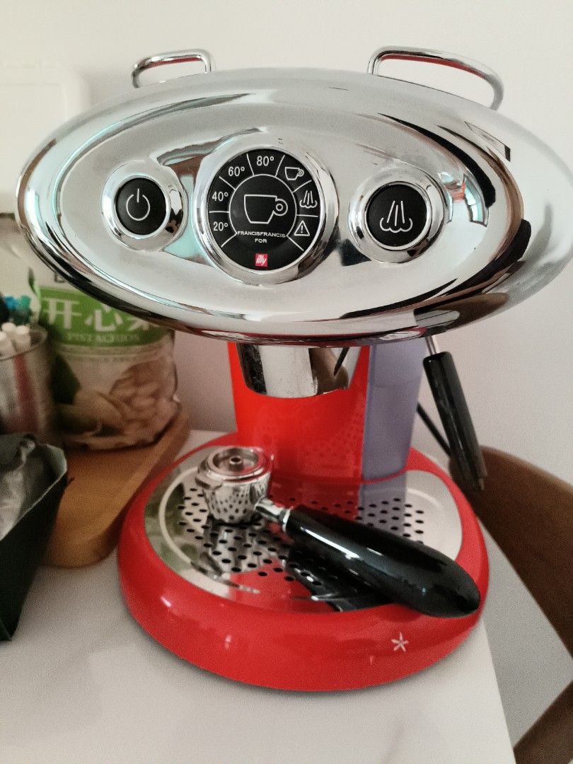 Illy coffee machine, TV & Home Appliances, Kitchen Appliances, Coffee ...