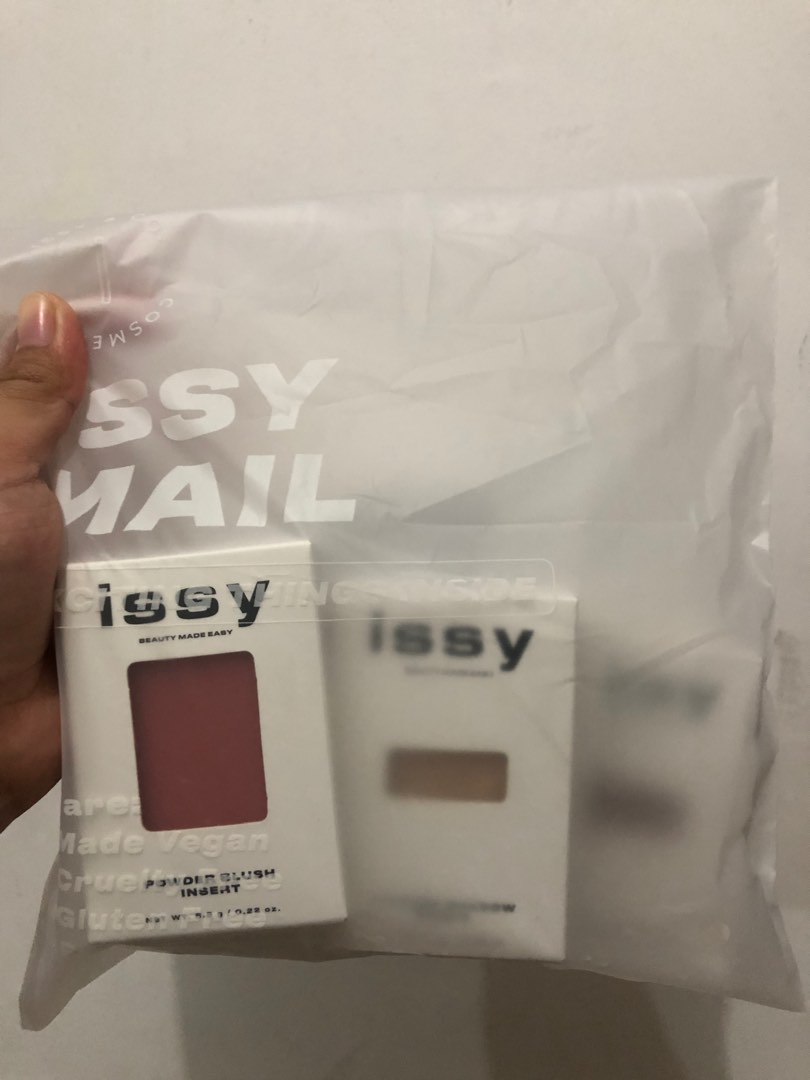 ISSY customizable palette with complete inserts, Beauty & Personal Care ...