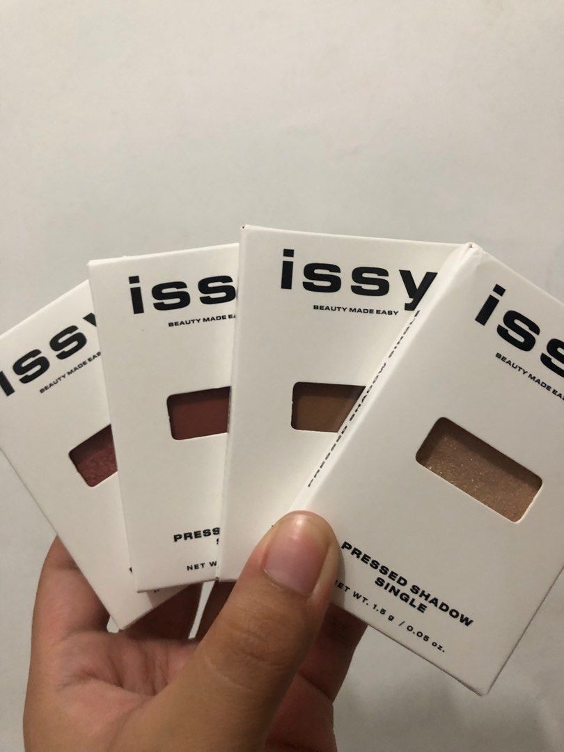 ISSY customizable palette with complete inserts, Beauty & Personal Care ...