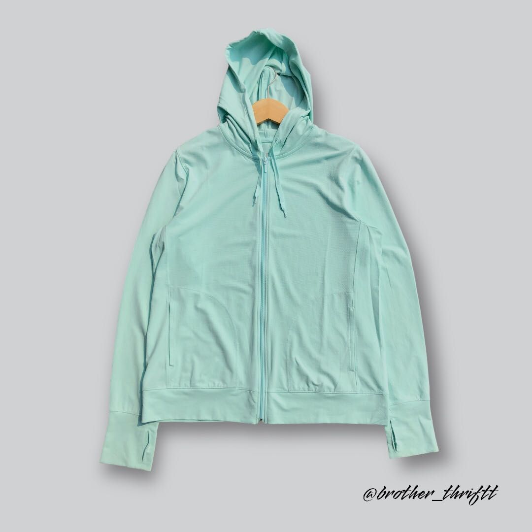 Jaket Uniqlo Airism, Fesyen Wanita, Pakaian Wanita, Baju Luaran di Carousell