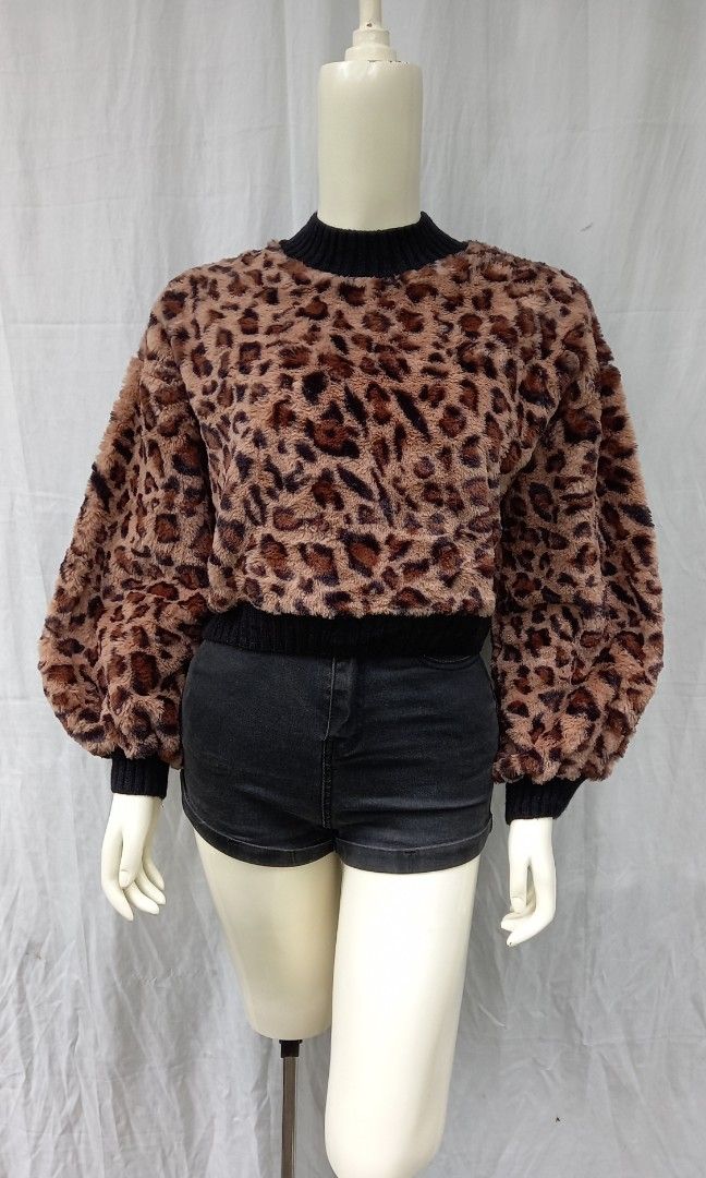 Maibito Crop Leopard Print Mock Neck Fur Sweater, Women's Fashion, Tops ...