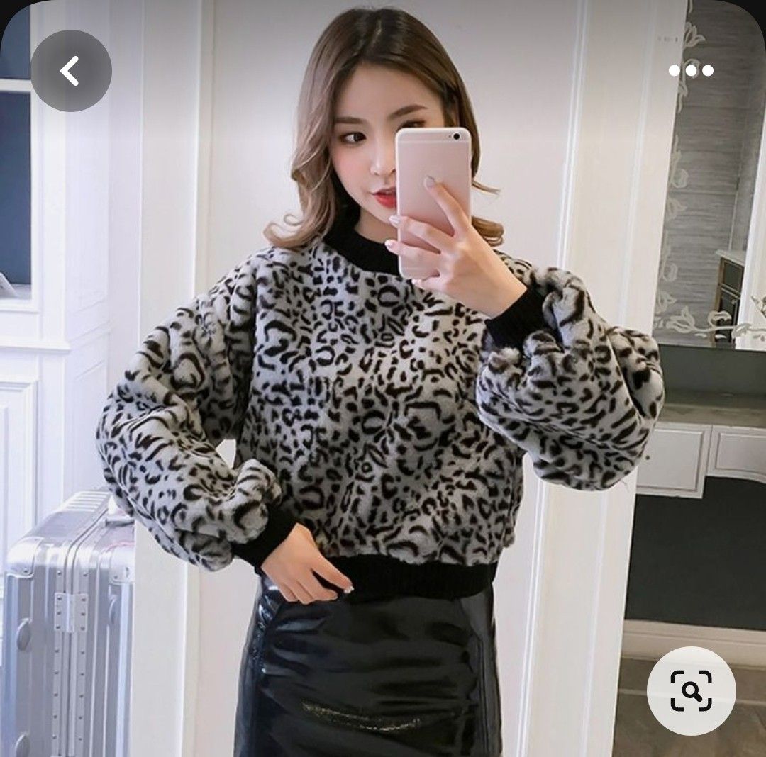Maibito Crop Leopard Print Mock Neck Fur Sweater, Women's Fashion, Tops ...
