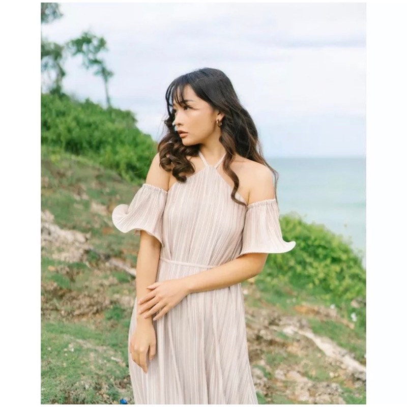 RENT OFFICIAL MISSE ( thea dress), Fesyen Wanita, Pakaian Wanita, Gaun & Rok di Carousell