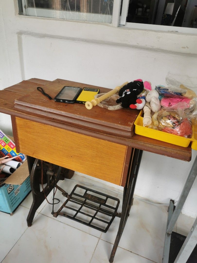 SINGER SEWING MACHINE, Furniture & Home Living, Office Furniture ...