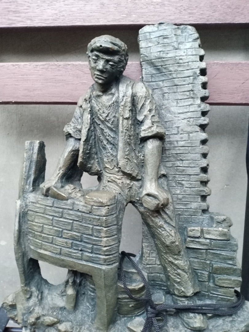 Stone Concrete Art Sculpture Bricklayer Worker, Hobbies & Toys ...