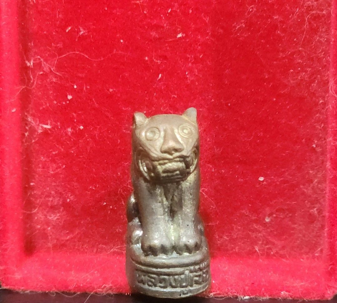 Suea Tiger Lp Jer Wat Klangbangkaew 2547, Hobbies & Toys, Memorabilia ...
