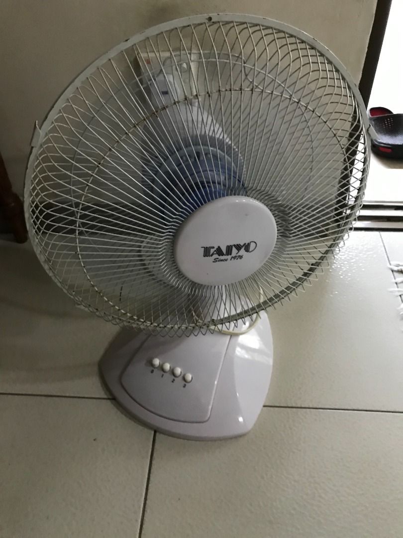Taiyo 12 inches table fan. All three speed working, can swivel ...