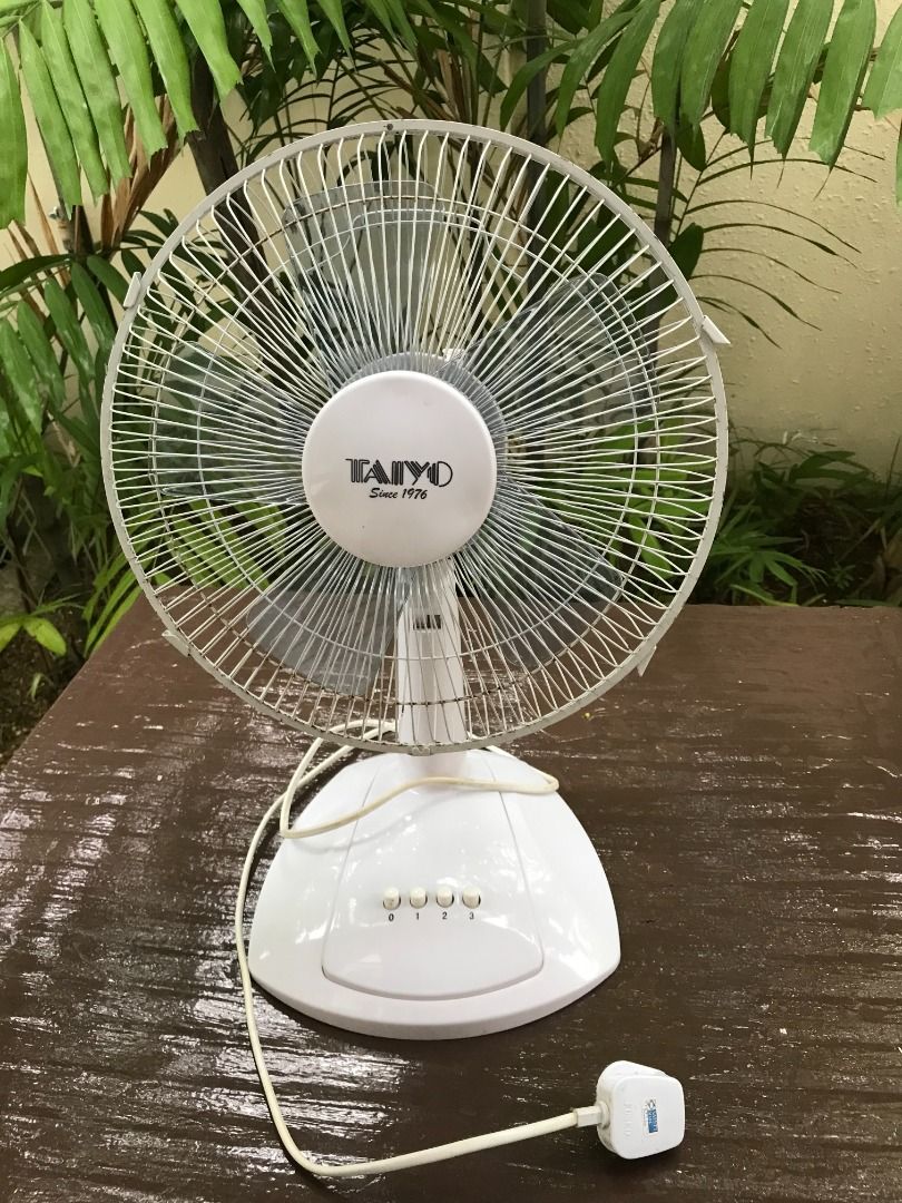 Taiyo 12 inches table fan. All three speed working, can swivel ...
