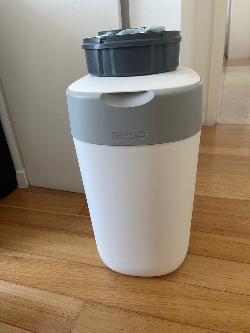 Tommee tippee sangenic twist and click Diaper bin, Babies & Kids, Bathing & Changing, Diapers ...