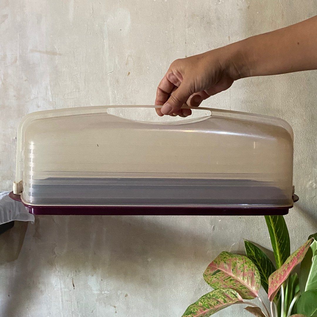 TUPPERWARE TEMPAT ROTI MAKANAN, Kitchen & Appliances di Carousell