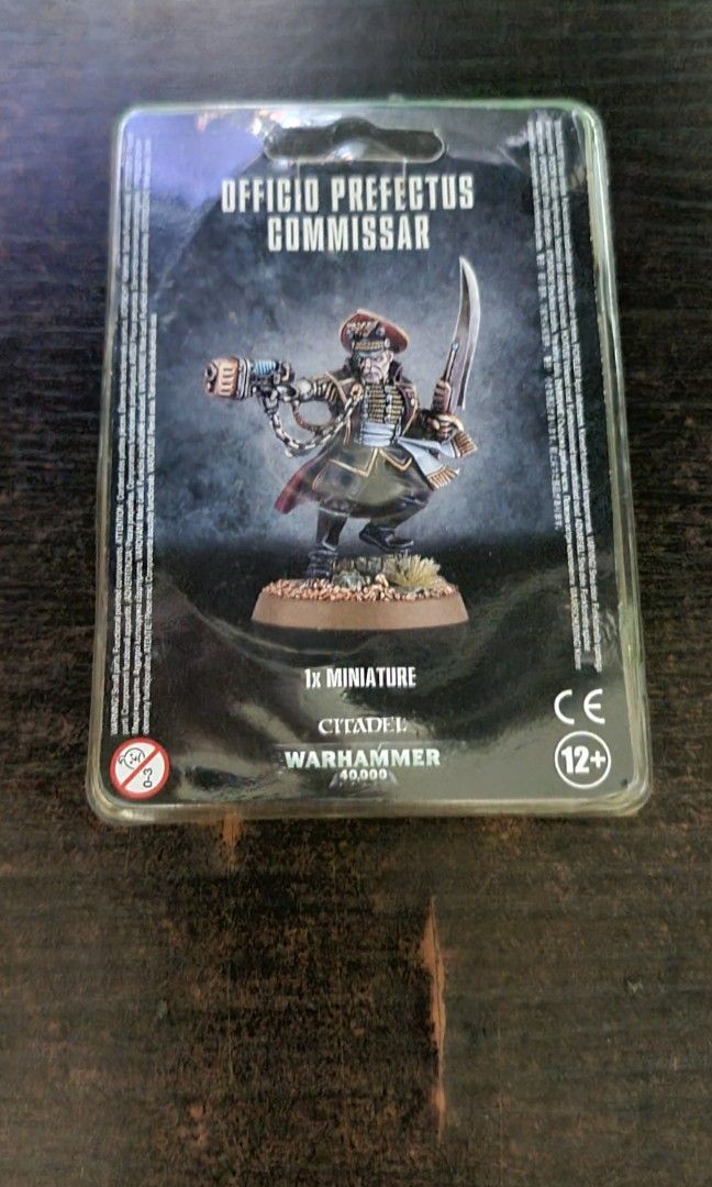 Warhammer 40K Astra Militarum Commissar plasma pistol w power weapon ...