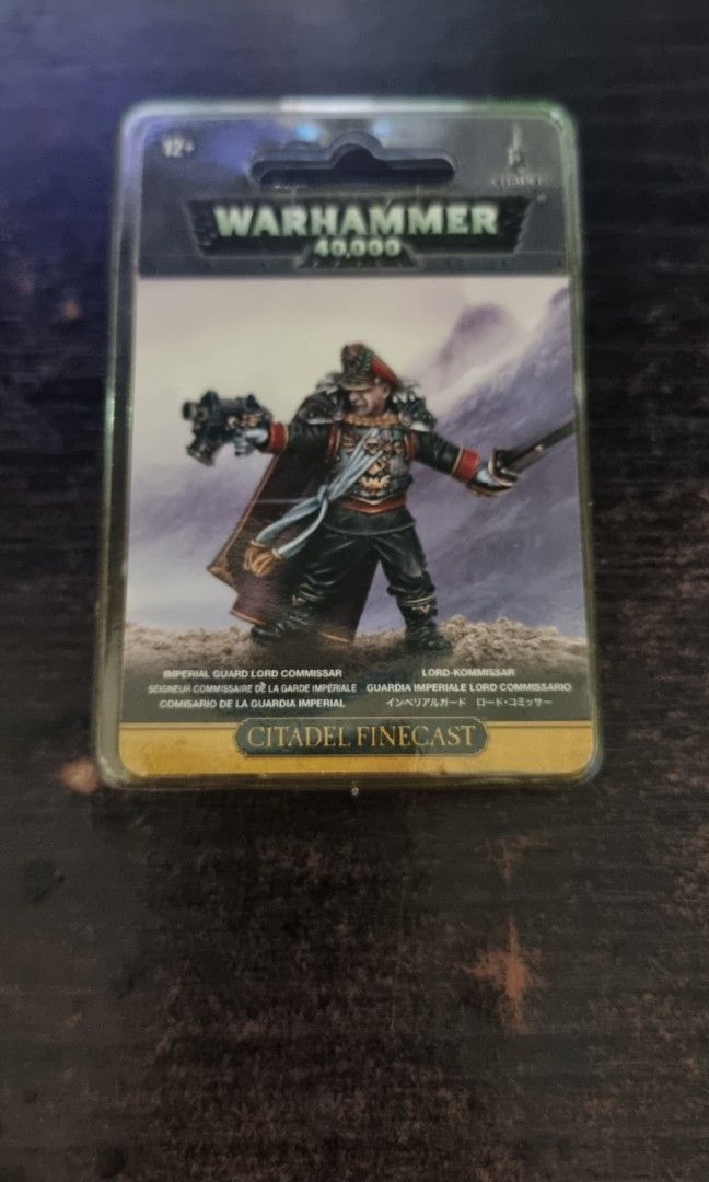 Warhammer 40K Astra Militarum Commissar bolt pistol w power weapon ...