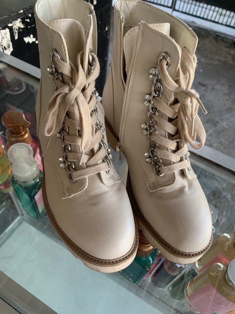 XOXO boots off-white, Women's Fashion, Footwear, Boots on Carousell