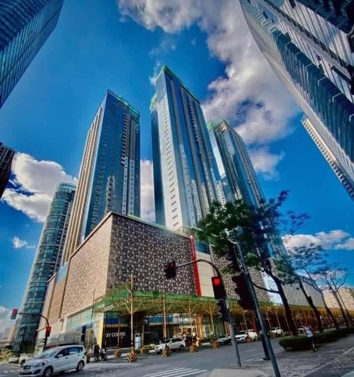 1BEDROOM condo in bgc the seasons residences near landers snr uptown ...