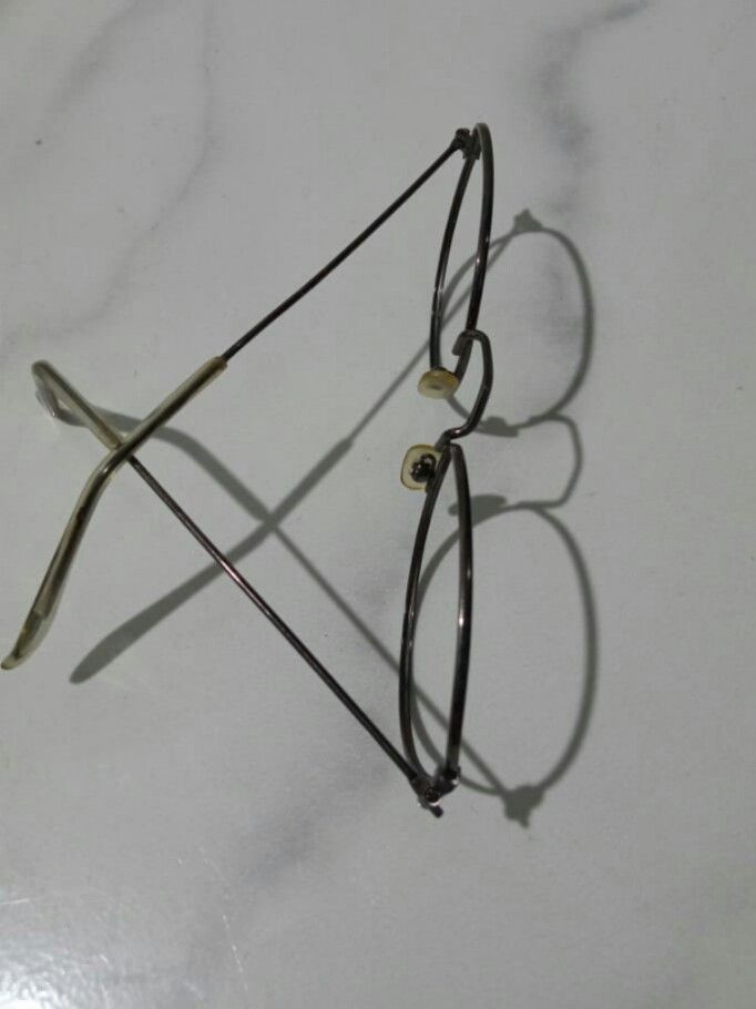 Bingkai Kacamata, Barang Yang Dicari di Carousell