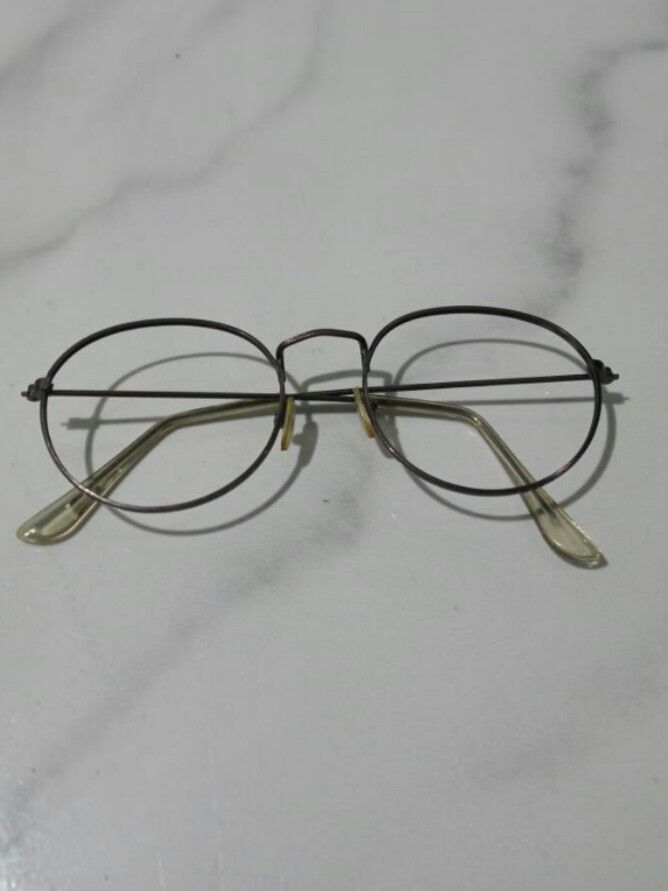 Bingkai Kacamata, Barang Yang Dicari di Carousell