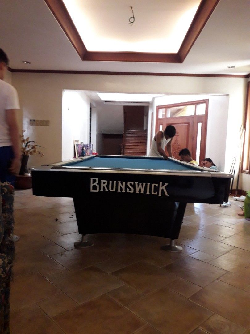 BRUNSWICK ADJUSTABLE LEG STANDARD BILLIARD TABLE, Sports Equipment ...