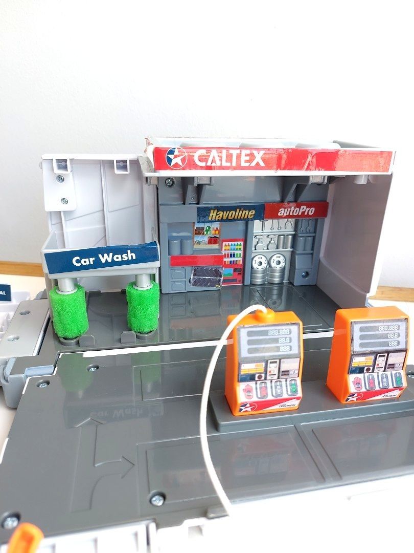 Tomica X Caltex Transforming Gas Station, Hobbies & Toys, Toys & Games ...