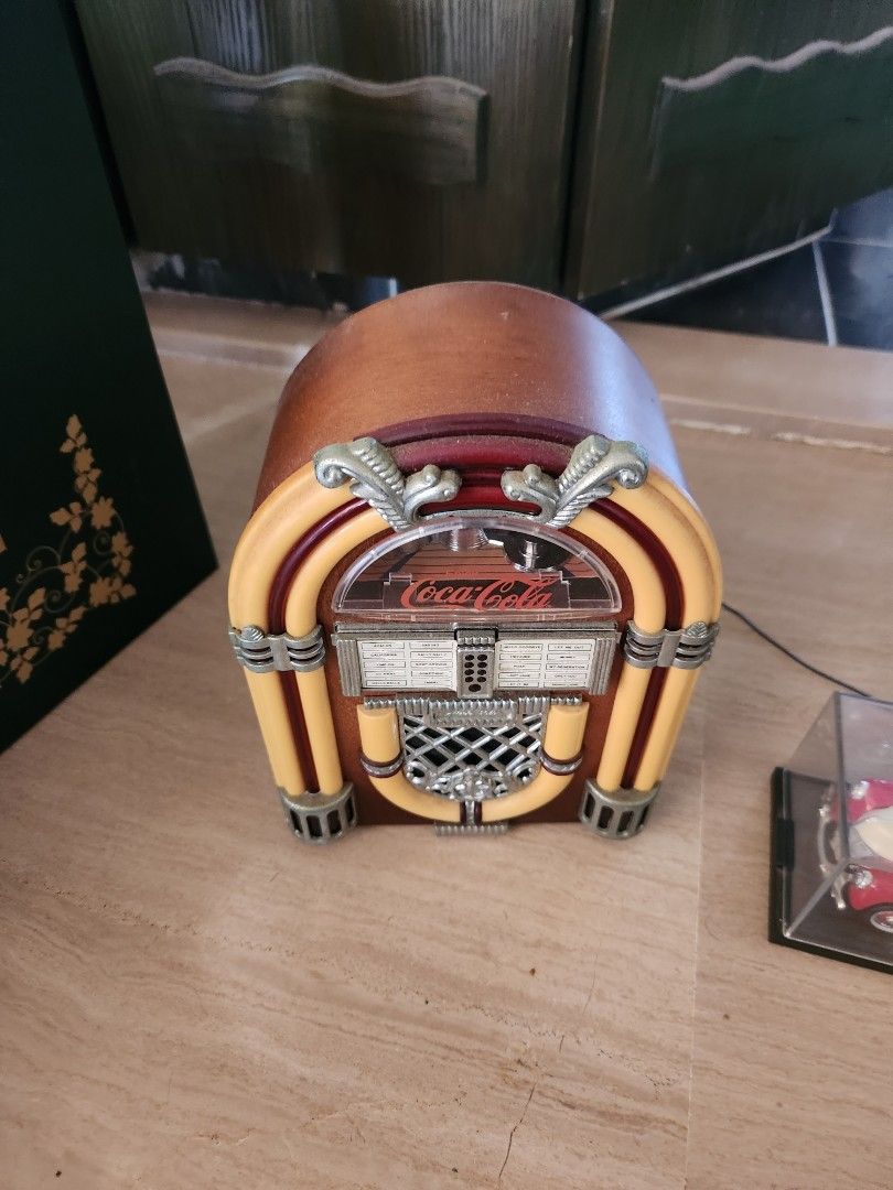 COCA-COLA JUKEBOX replica, Hobbies & Toys, Memorabilia & Collectibles ...